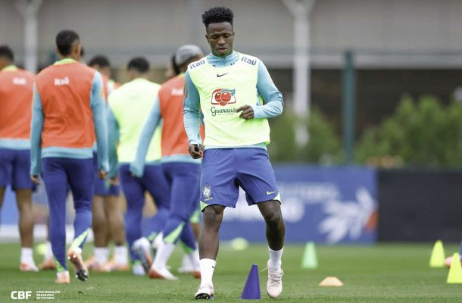 Vini Jr fala sobre Ancelotti e clima na Seleção Brasileira