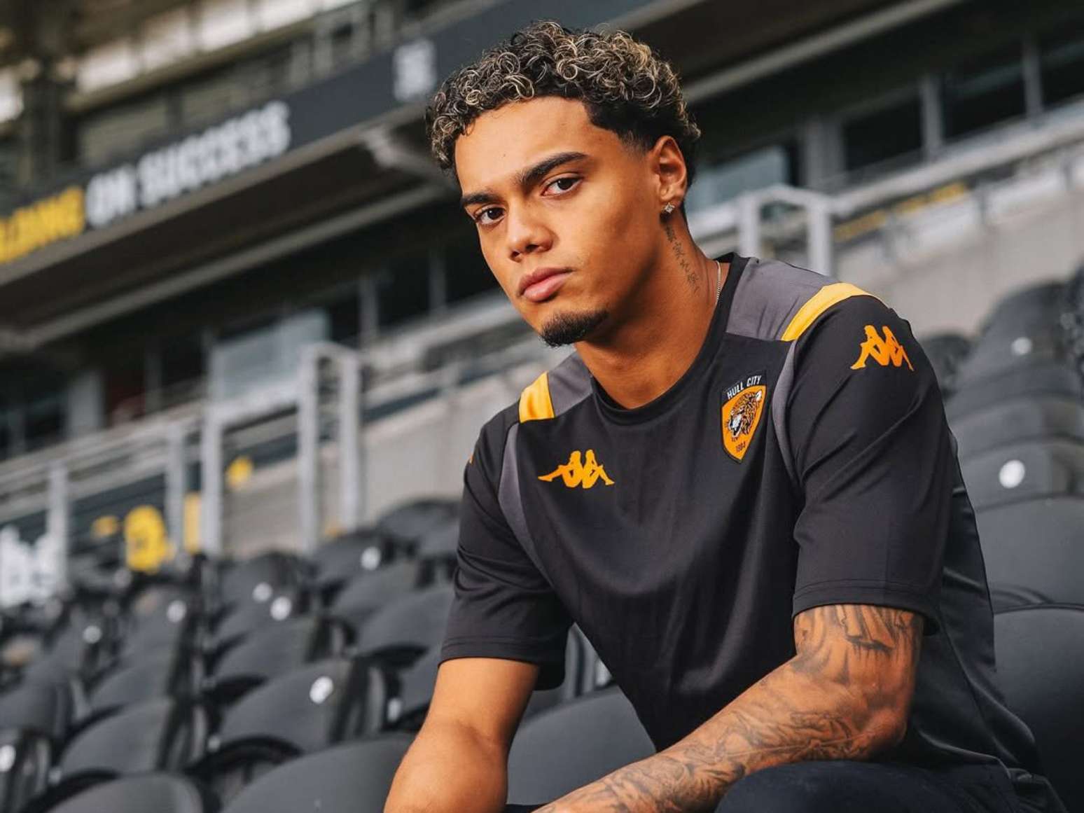 Filho de Ronaldinho Gaúcho brilha no sub-21 do Hull City e rebate pressão