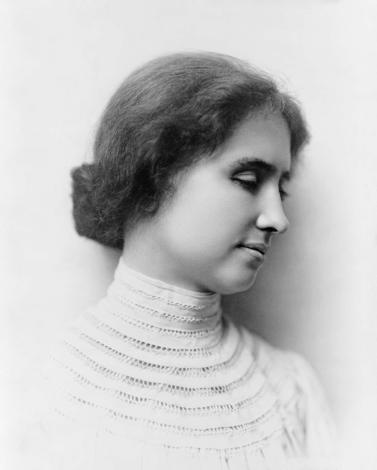 Helen Keller: surda e cega desde a infância, ela foi escritora e ...