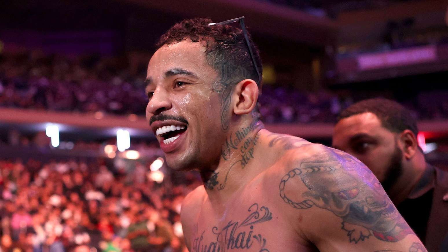 Carlos Prates brilha e nocauteia Leon Edwards no UFC 322