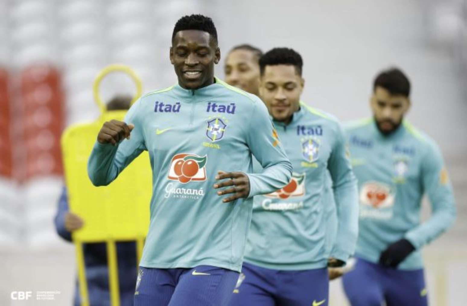 Luiz Henrique fala em "trazer alegria" para a Seleção