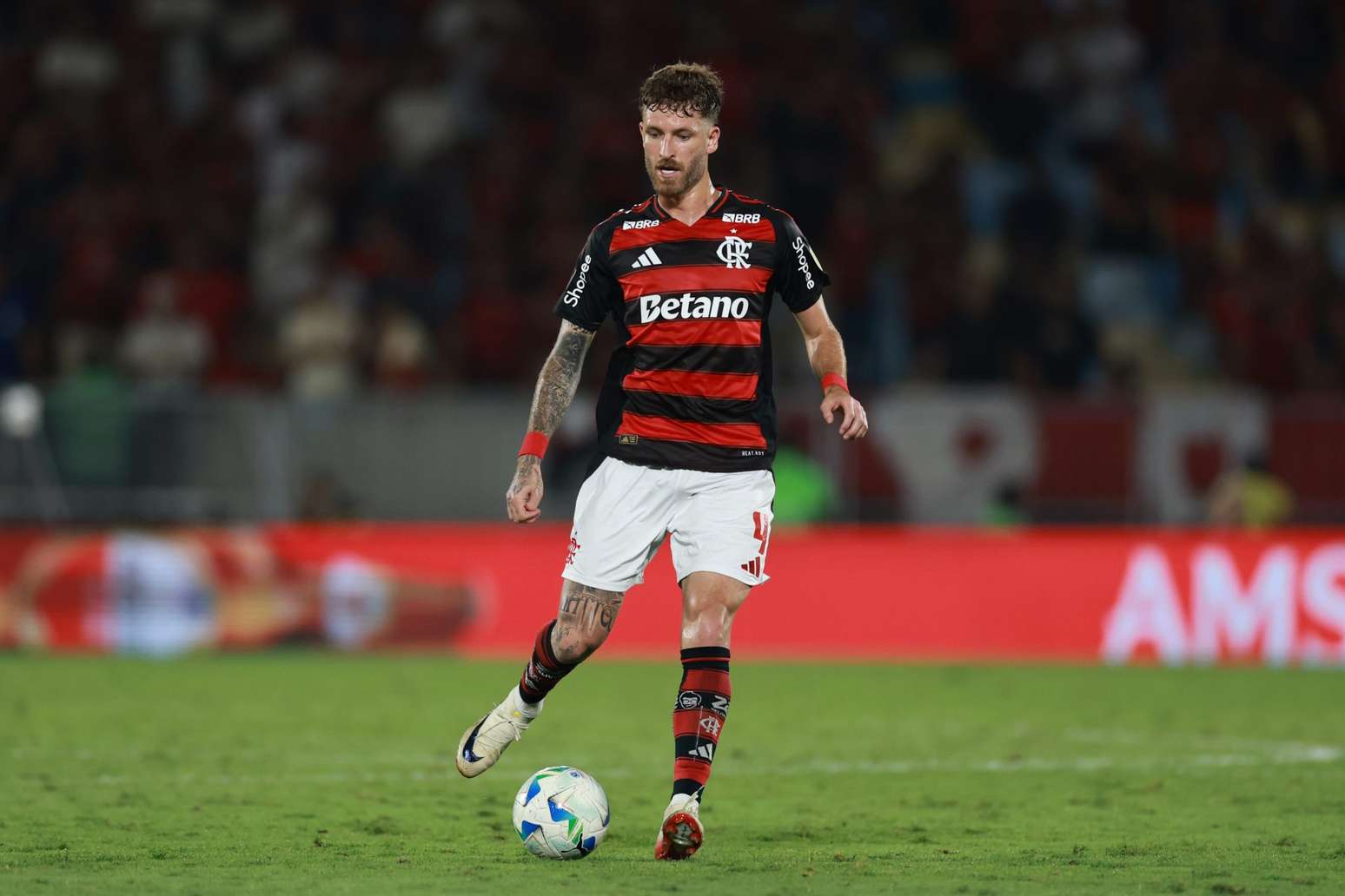 Léo Pereira comenta sobre erros de João Victor no primeiro tempo