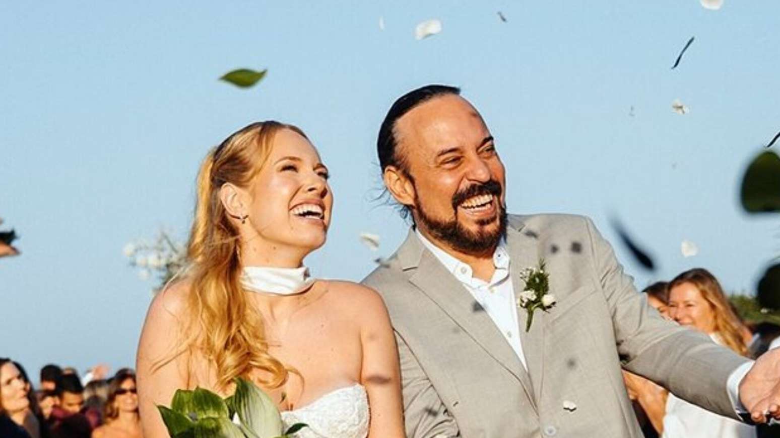 27 anos mais nova, noiva de Gabriel O Pensador rouba a cena e vestido ...