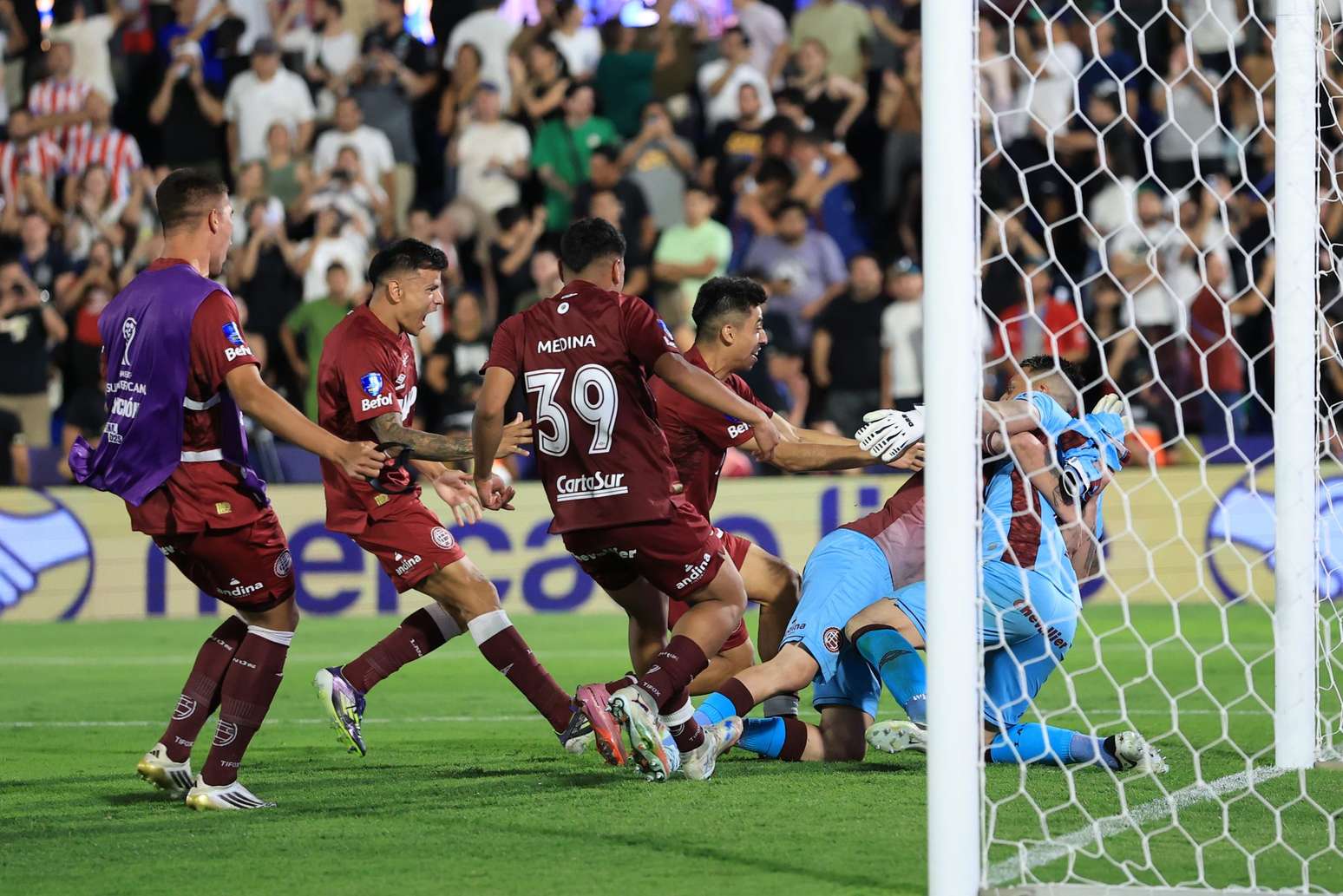 Lanús bate Atlético nos pênaltis e se sagra campeão da Copa Sul-Americana