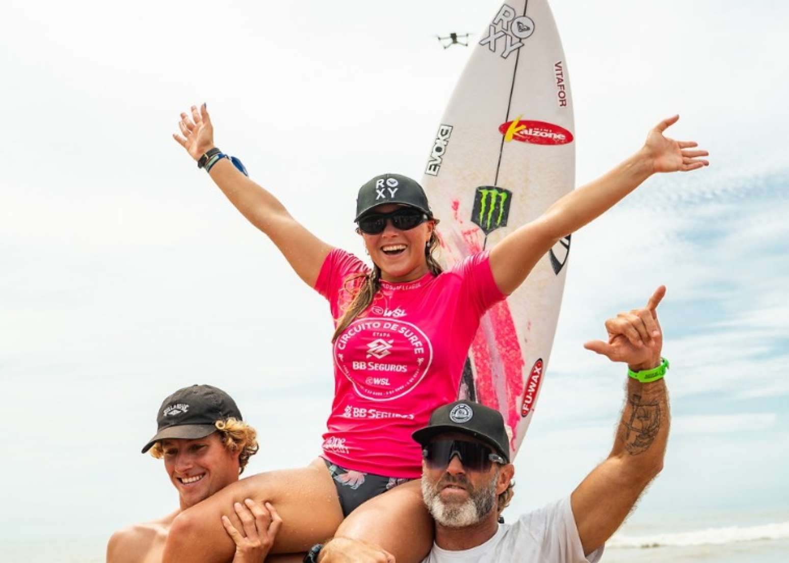 Laura Raupp faz história: título inédito da WSL no Espírito Santo