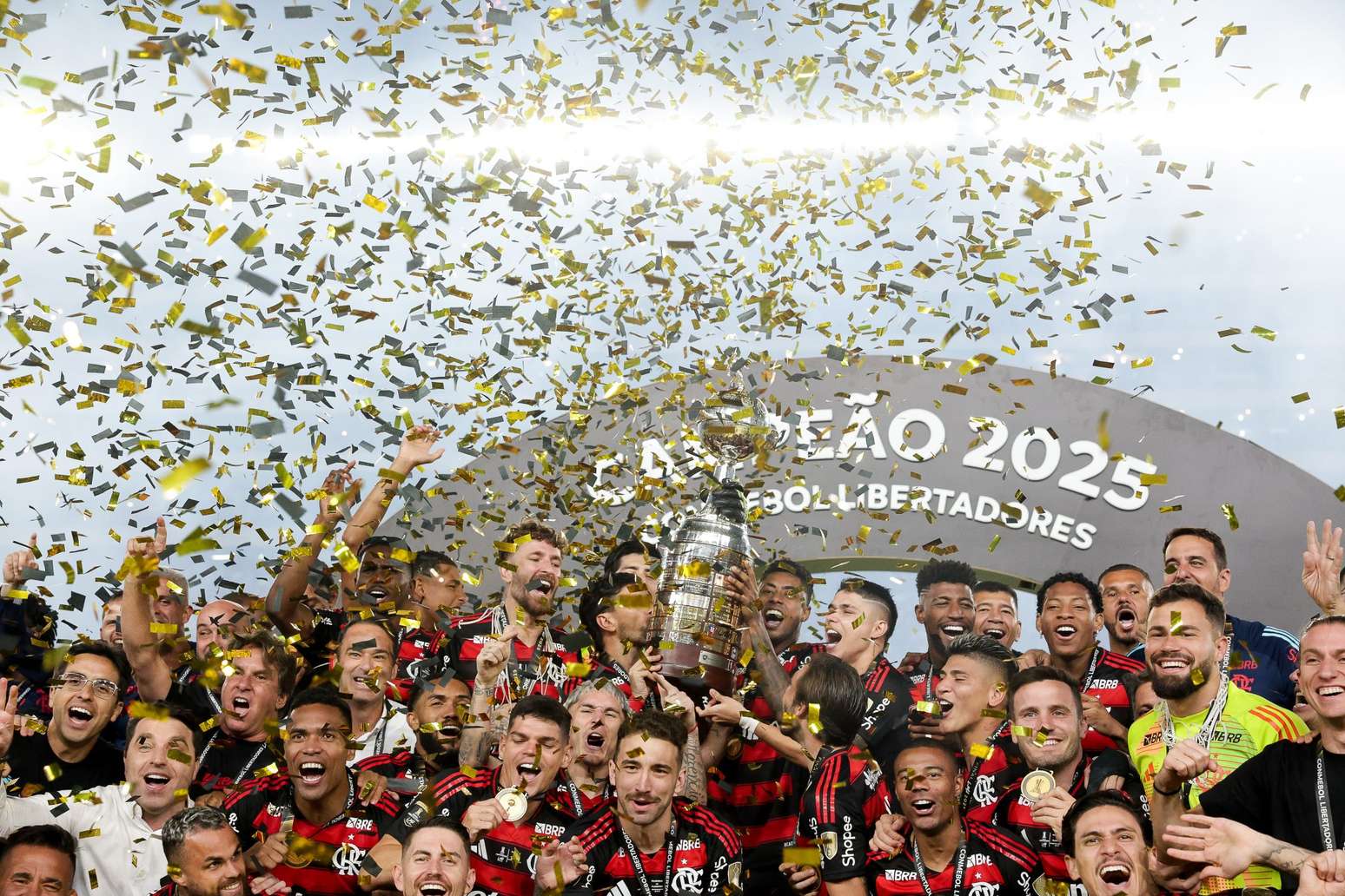 Flamengo conquista tetra da Libertadores e busca dobradinha em 2025