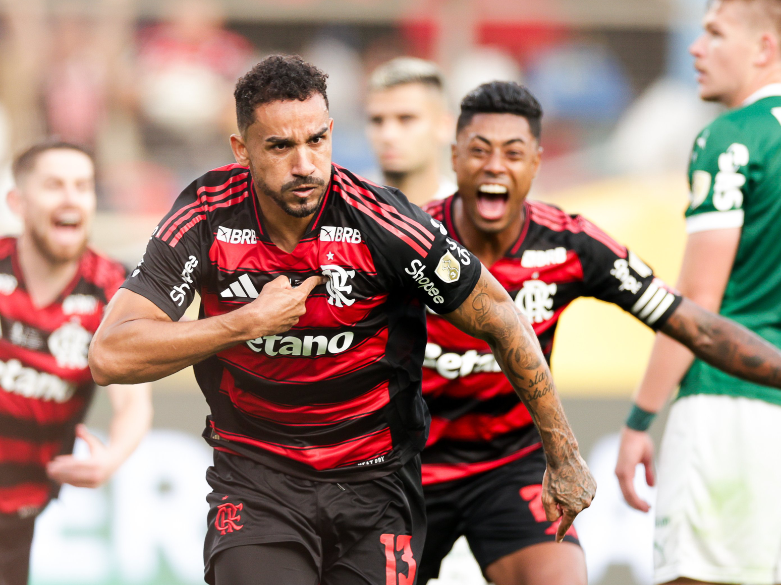 Flamengo domina seleção da Libertadores 2025 com 7 jogadores; veja lista