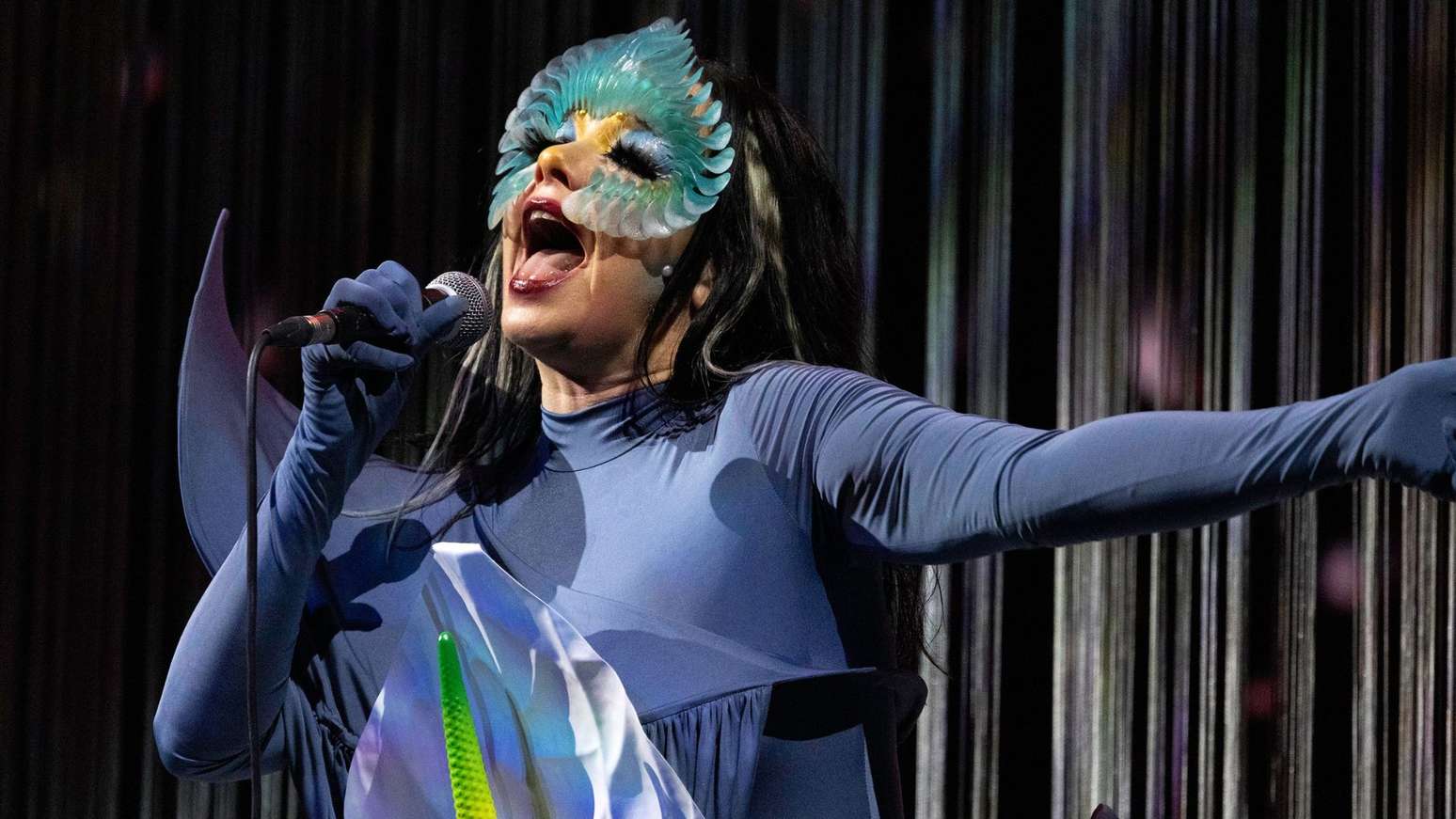 Björk anuncia novo álbum e exposição imersiva para 2026