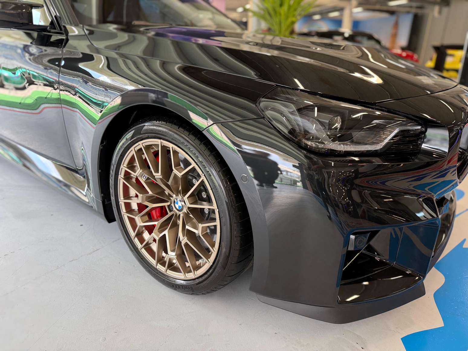 Novo BMW M2 CS de 510 cv terá apenas 30 unidades e já está no Brasil