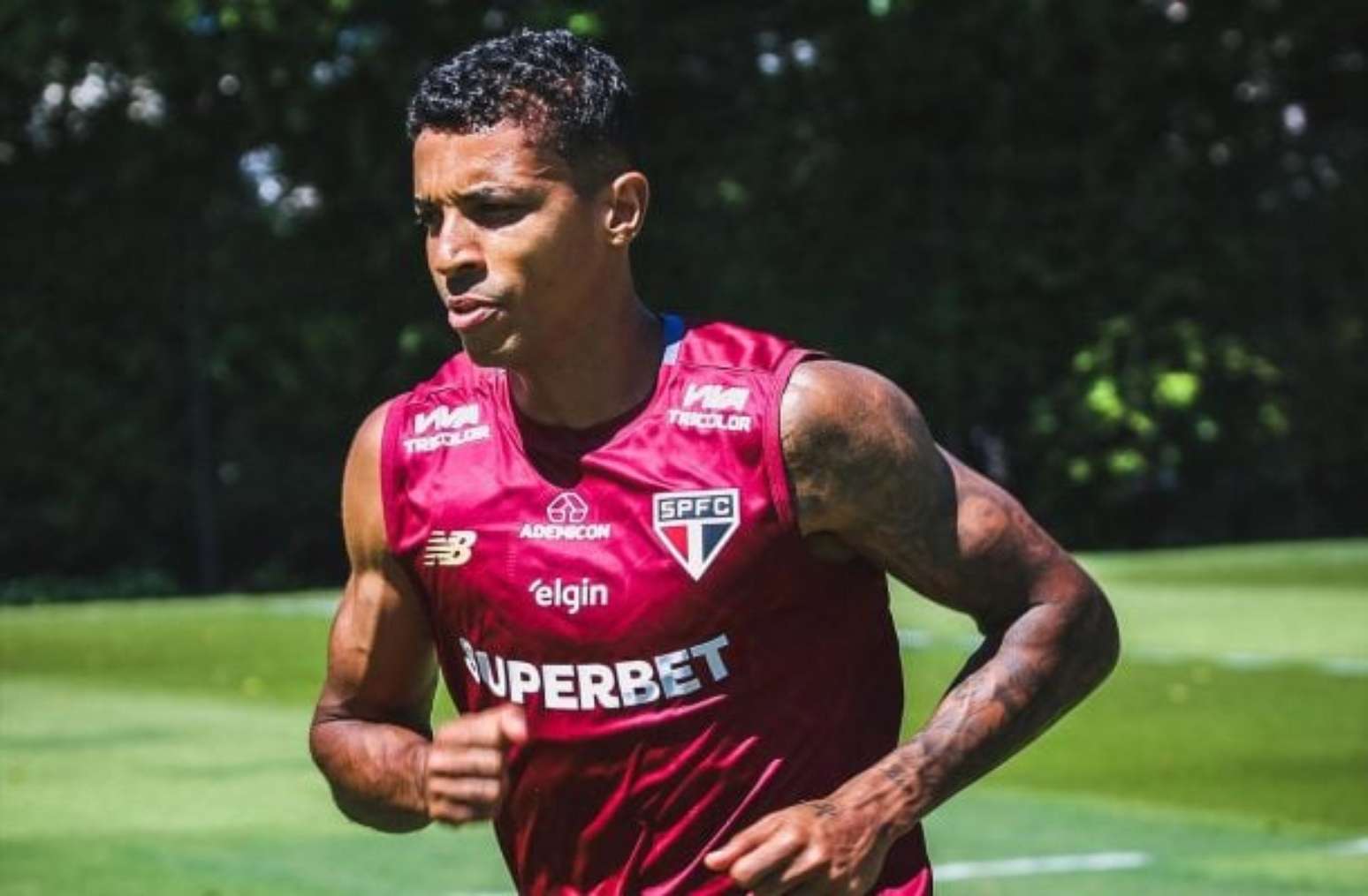 Luiz Gustavo decide estender a carreira e quer jogar mais uma temporada