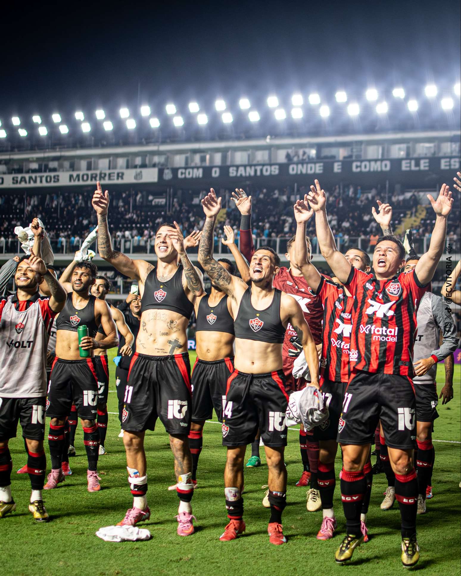 Vitória define treinador para 2026