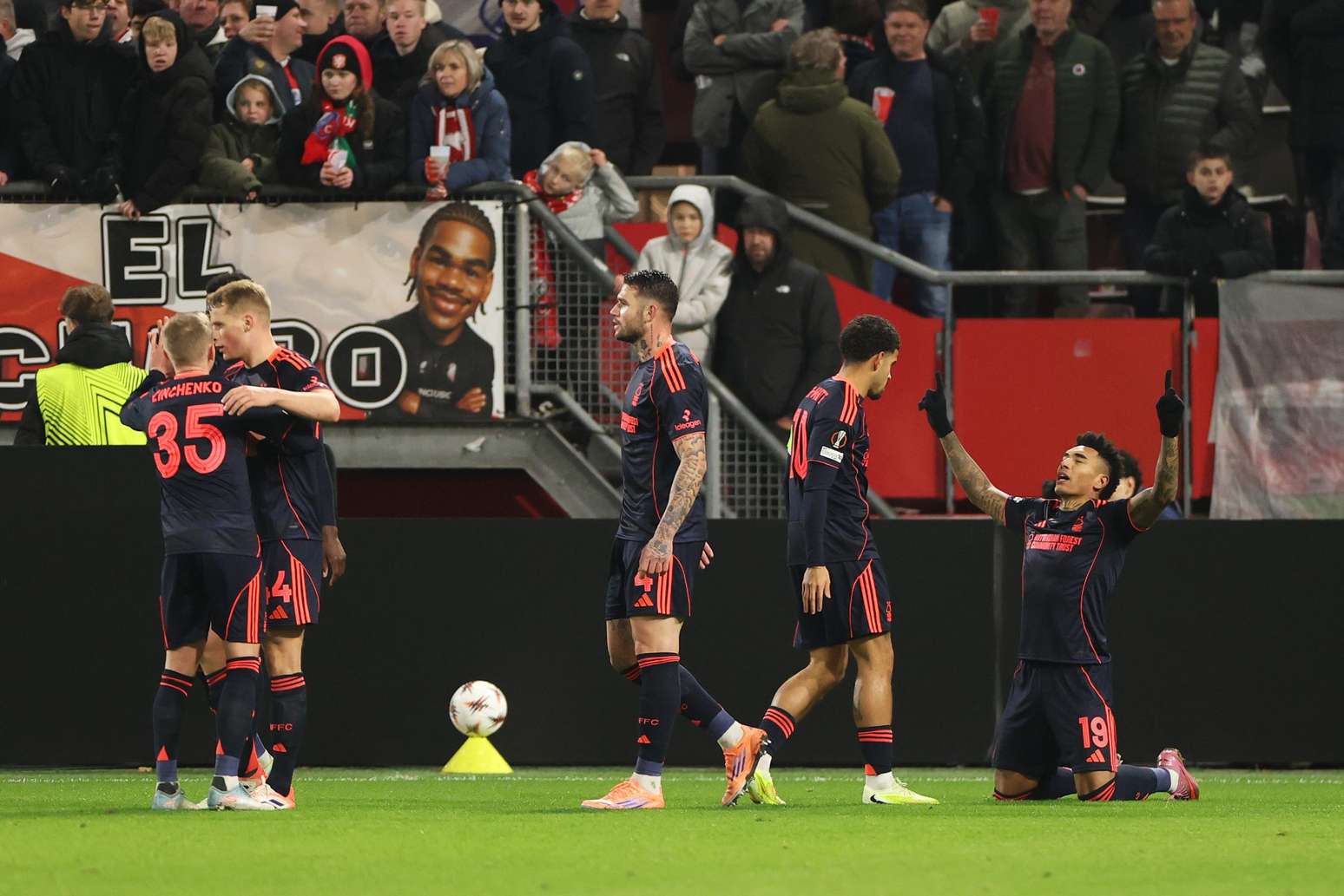 Com um minuto em campo, Igor Jesus marca gol da vitória do Nottingham ...