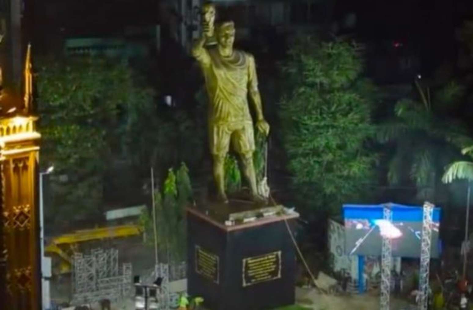 GOAT Tour 2025! Lionel Messi ganha estátua de 21 metros na Índia; veja ...