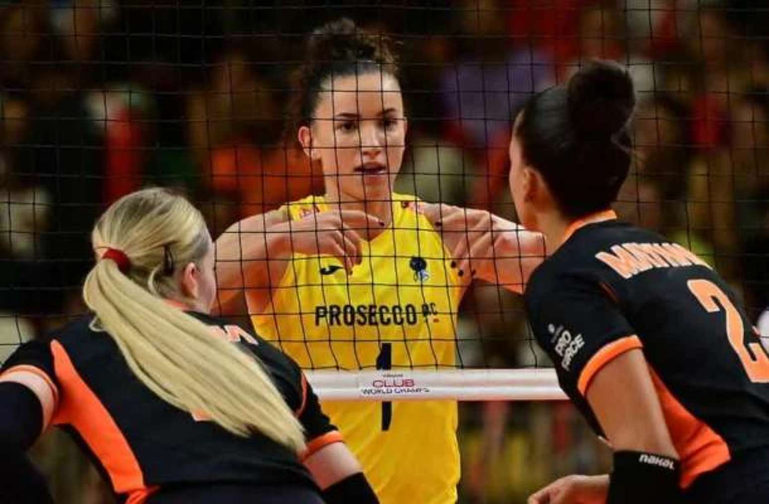 Gabi admite sufoco contra Osasco e alívio após virada no segundo set ...