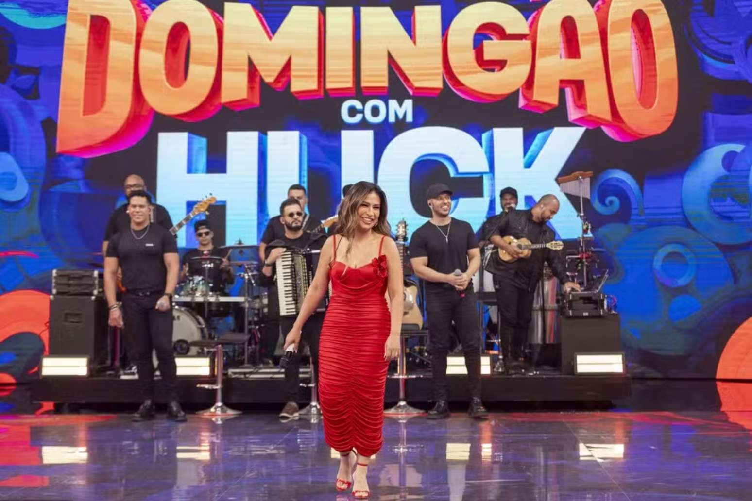 Cantores da banda de Simone são flagrados rebolando no 'Domingão ...