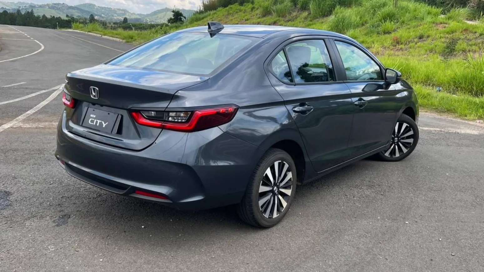Racional, Honda City EX 2026 entrega ótimo consumo e custa menos que SUVs