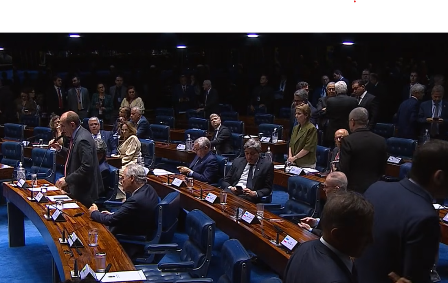 Senado aprova lei que reduz penas de Bolsonaro e 8 de Janeiro; entenda