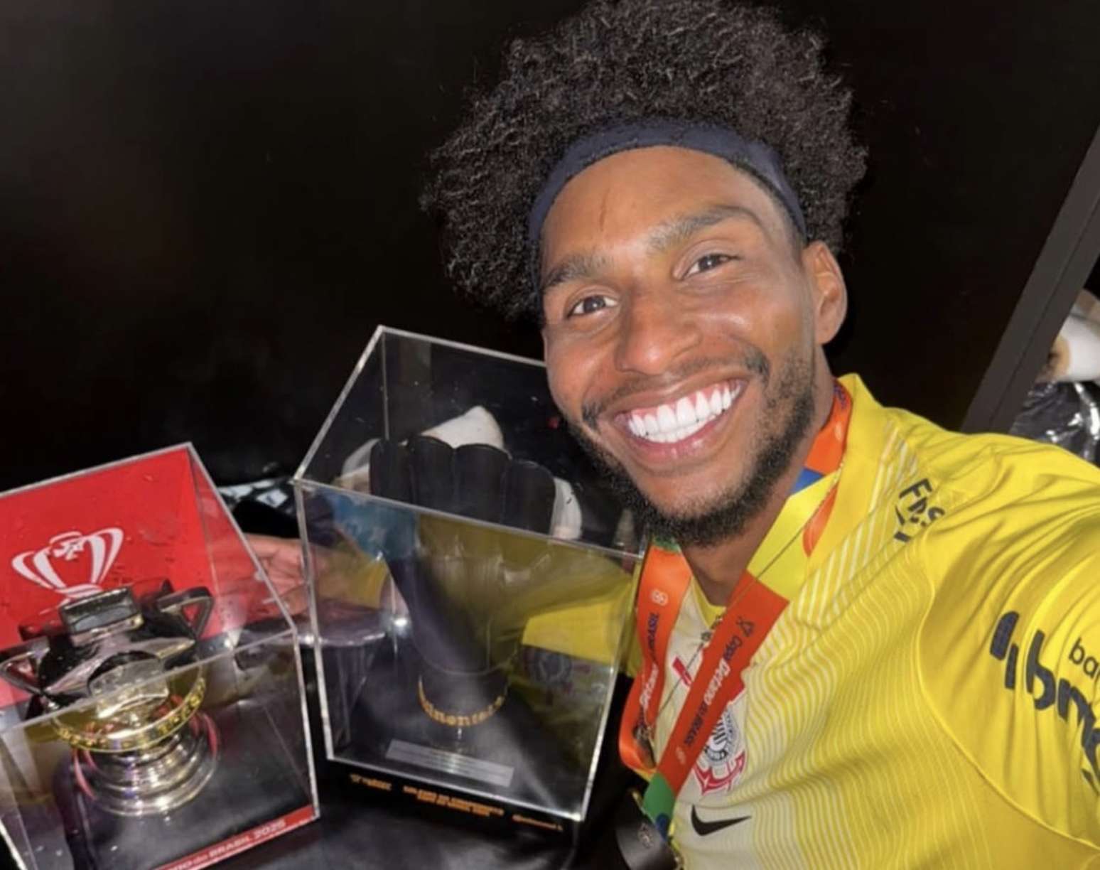 Hugo Souza comemora título da Copa do Brasil e comenta temporada: 'A ...