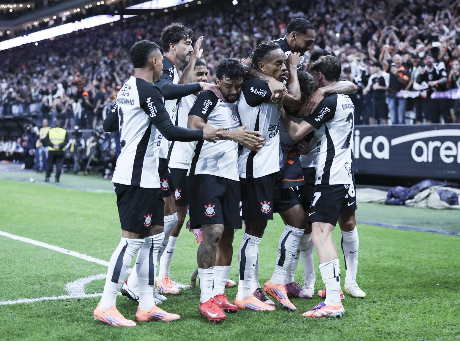Corinthians quita dívida milionária para evitar transfer ban