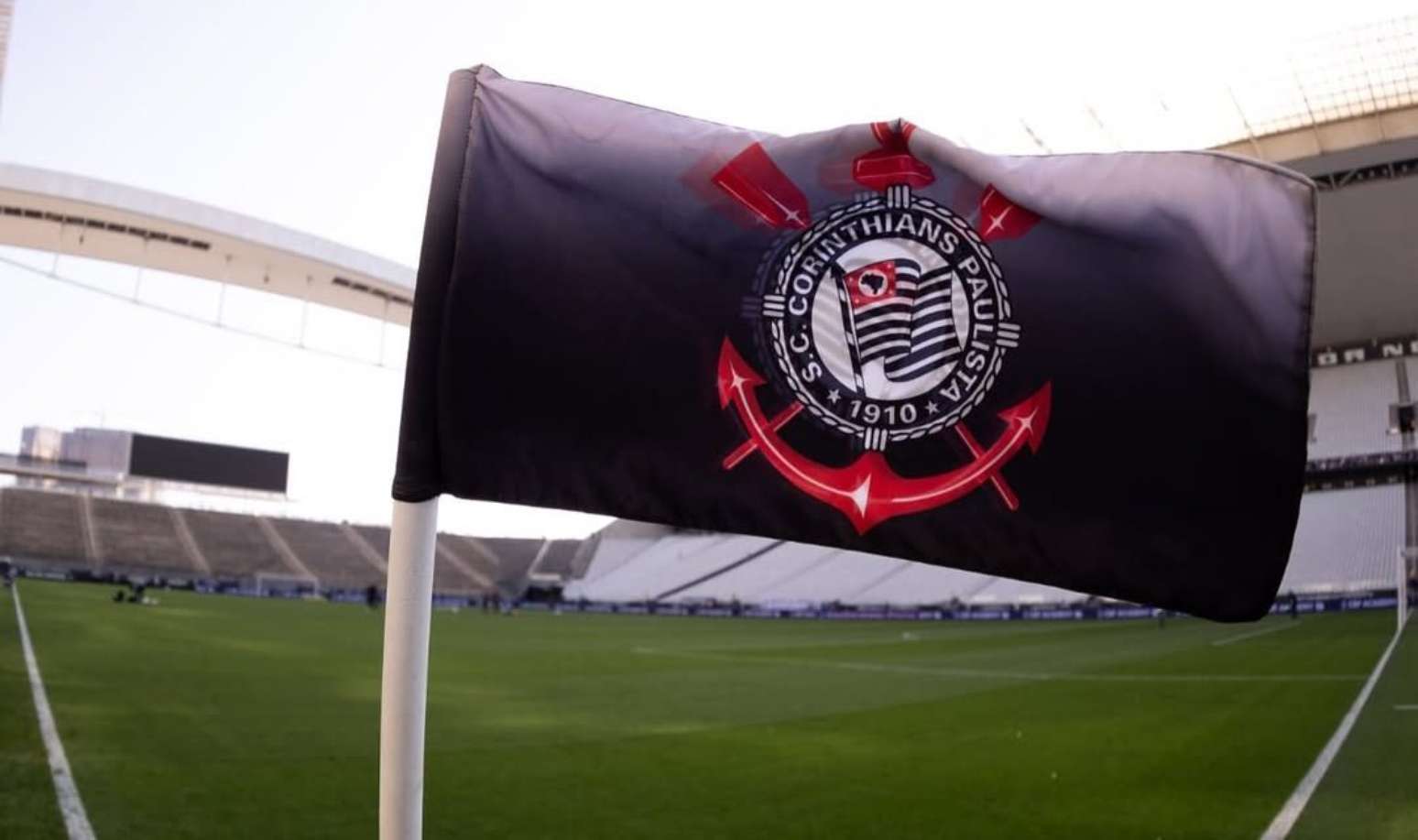 Ex-Corinthians entra no radar de gigante europeu