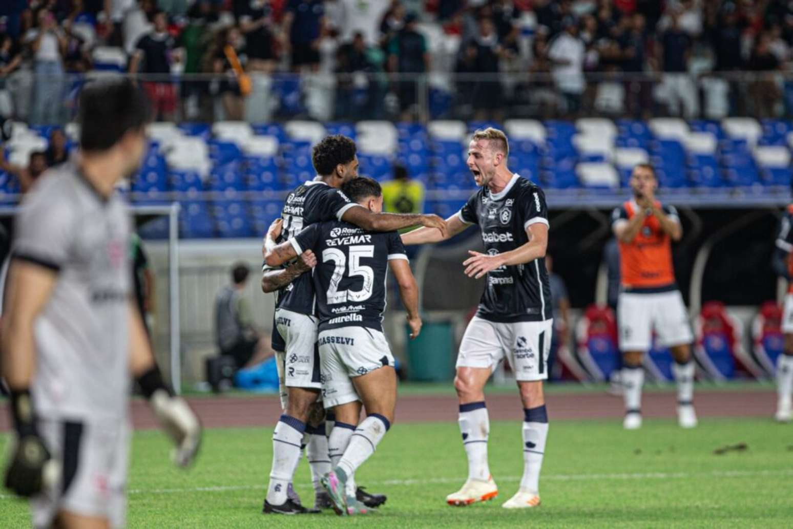 Remo encaminha renovação de contrato com jogador titular