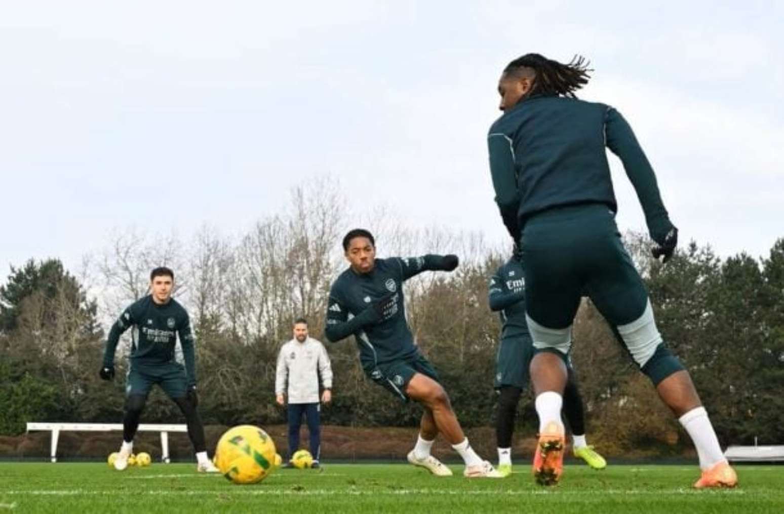 Arsenal x Brighton: onde assistir, escalações e arbitragem