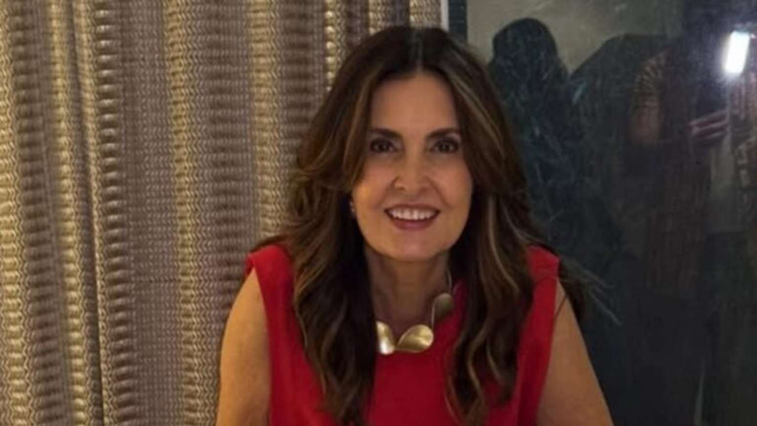 Fátima Bernardes surge em clique raro com os trigêmeos e o namorado