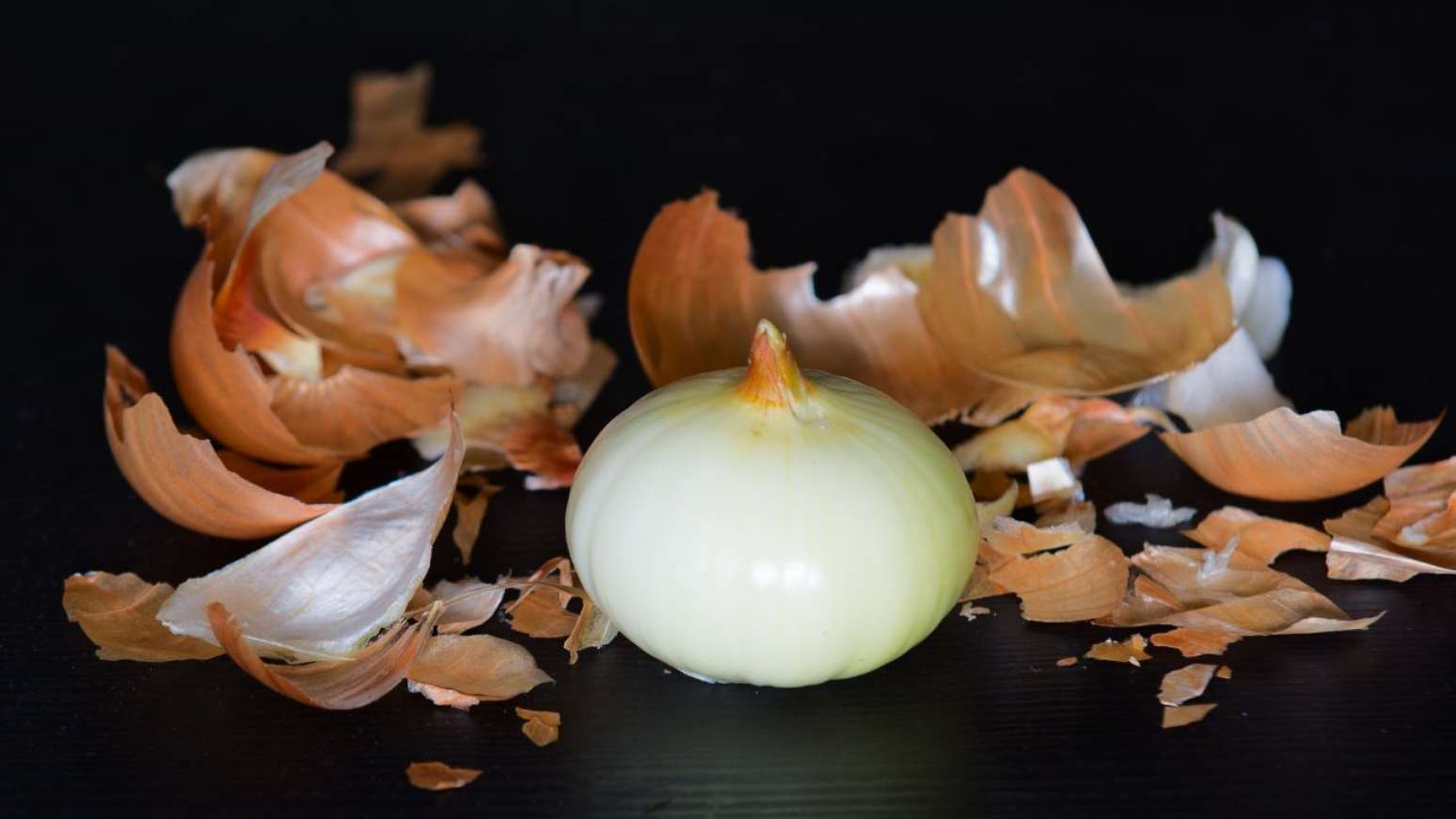 Casca de cebola é uma ótima aliada para a saúde das plantas; veja como ...