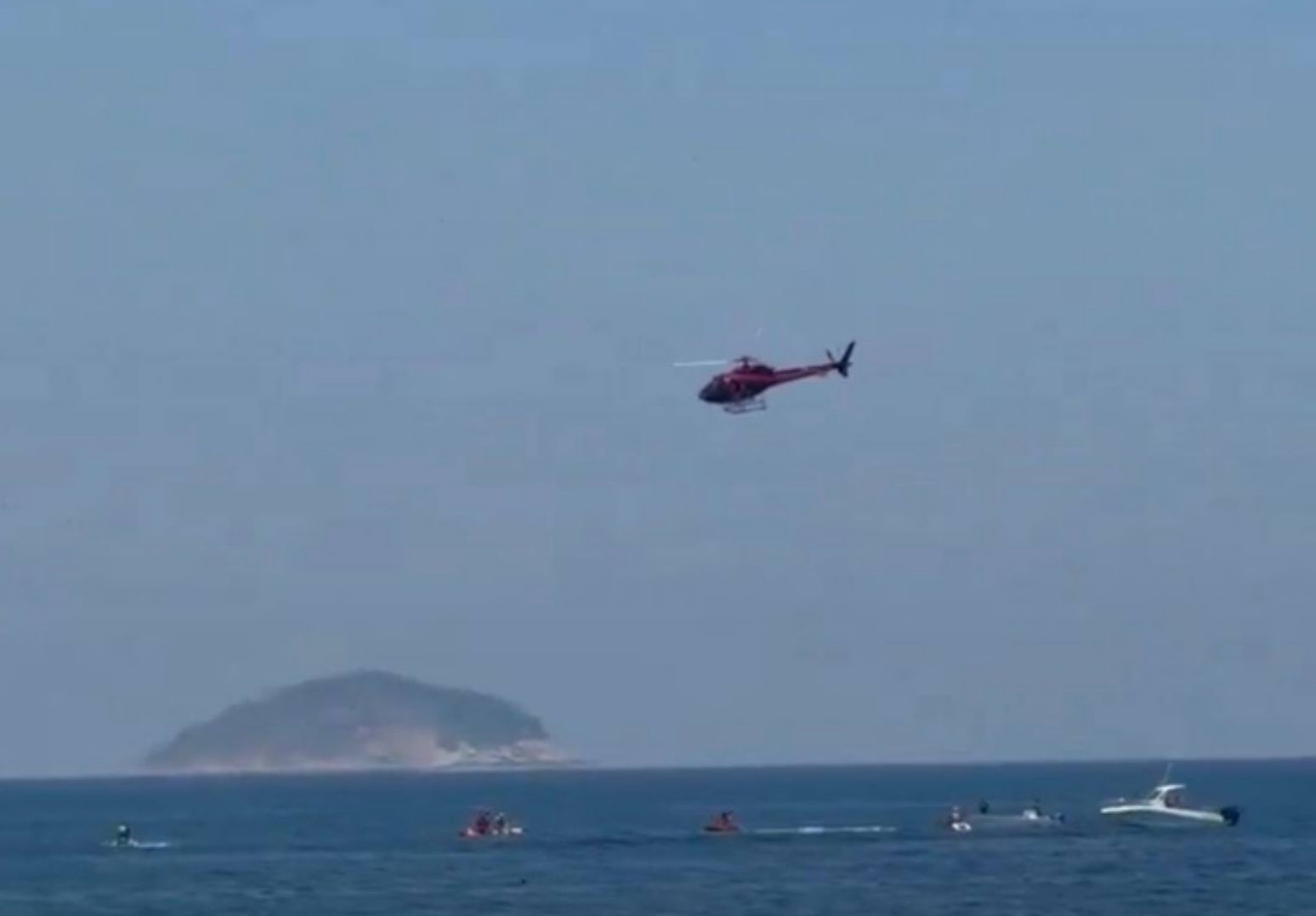 Avião ultraleve cai em Copacabana: resgates mobilizam Bombeiros no Rio