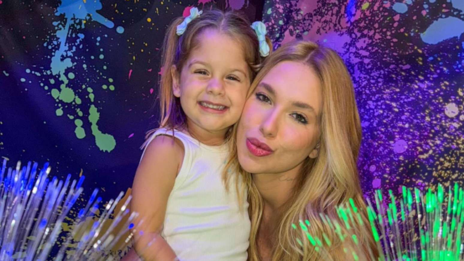 Fã de Virgínia tatua nome de Maria Flor e viraliza nas redes; Veja foto
