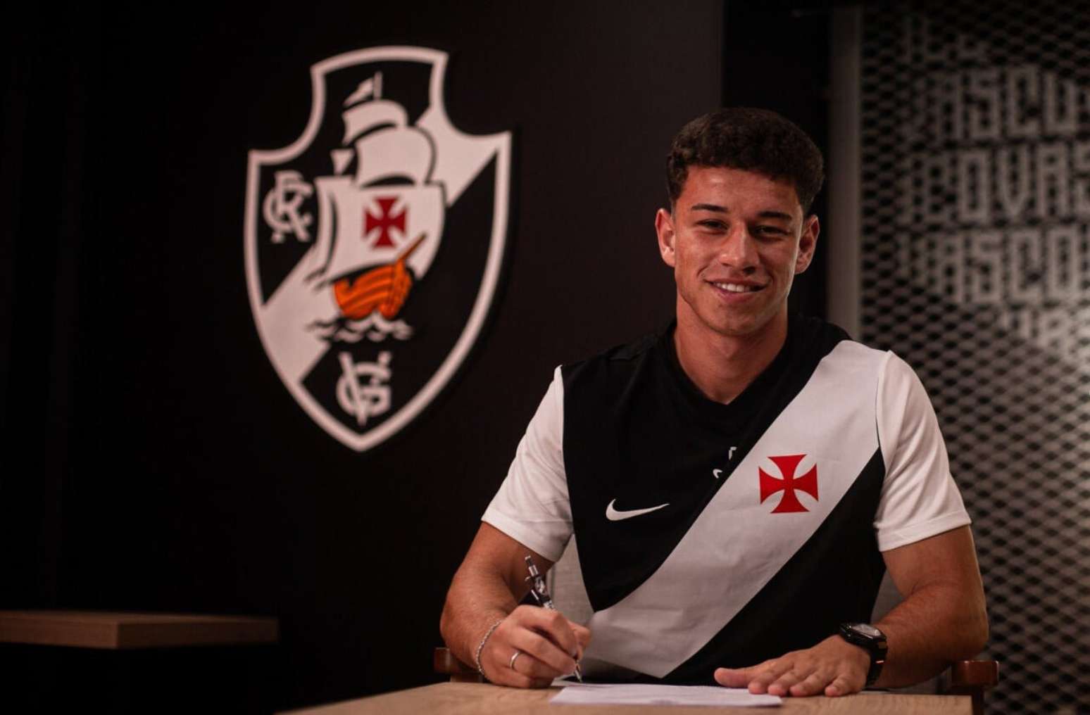 Vasco renova com Bruno Lopes, promessa do sub-20