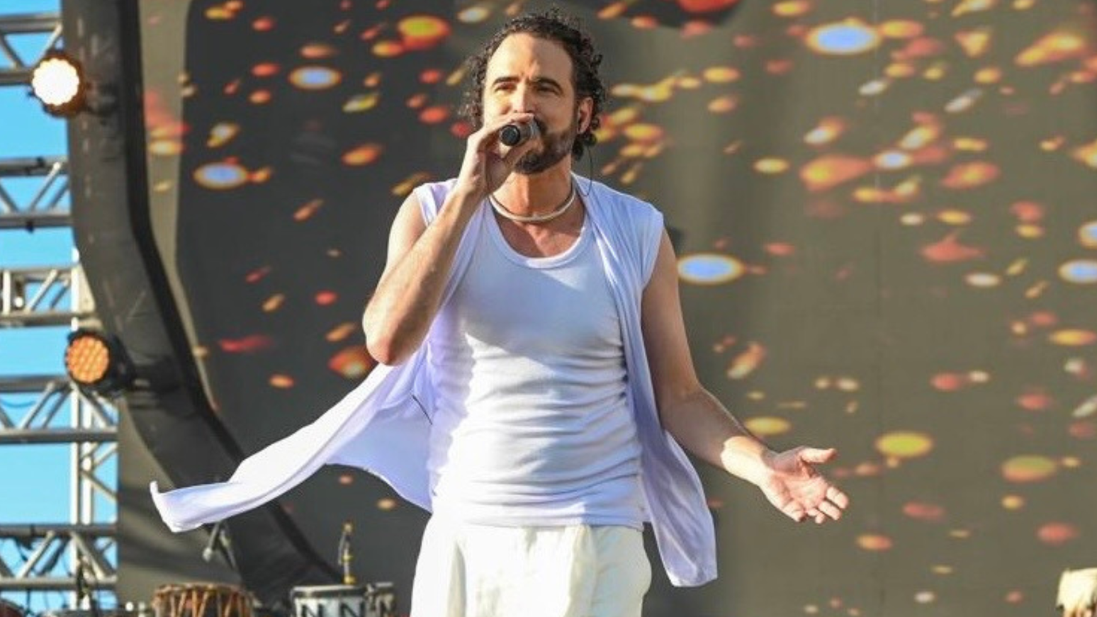 Filho de Daniela Mercury é detonado em show: 'Pior a cada ano'