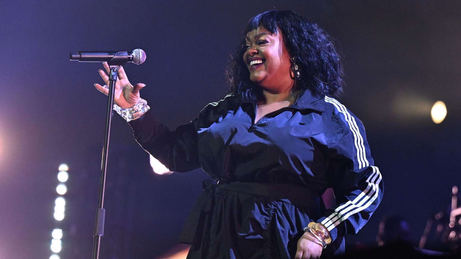 Jill Scott apresenta primeiro álbum em mais de dez anos com novo single ...