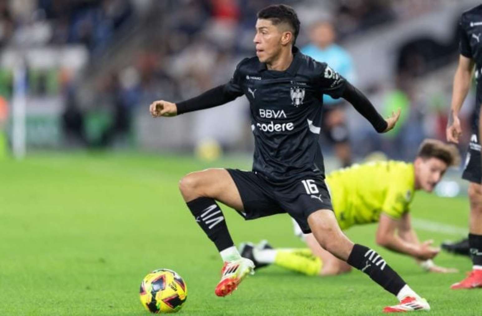 Acertado com o Vasco, Johan Rojas se despede do Monterrey, do México