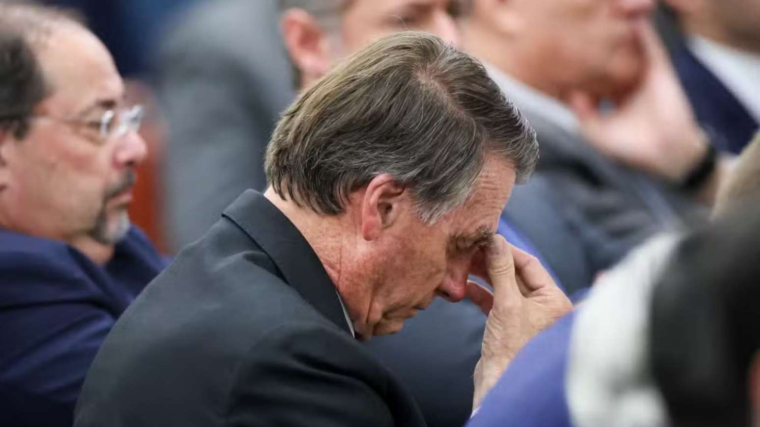 Queda de Bolsonaro: o que se sabe sobre acidente na madrugada?