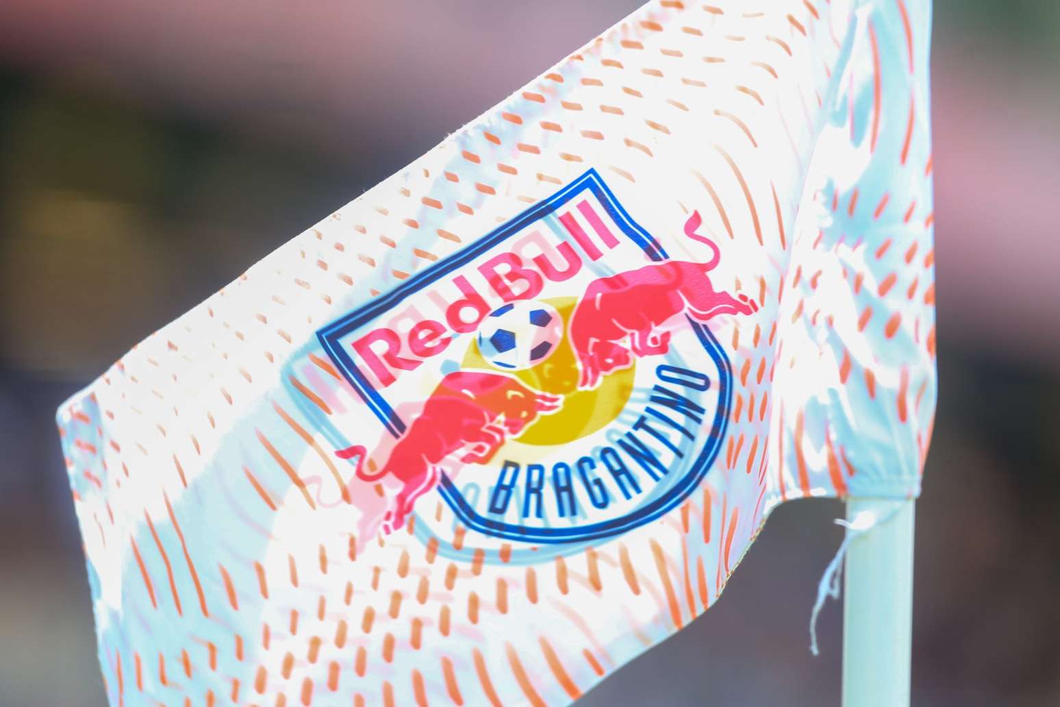 Red Bull Bragantino garante permanência de zagueiro até o fim de 2028
