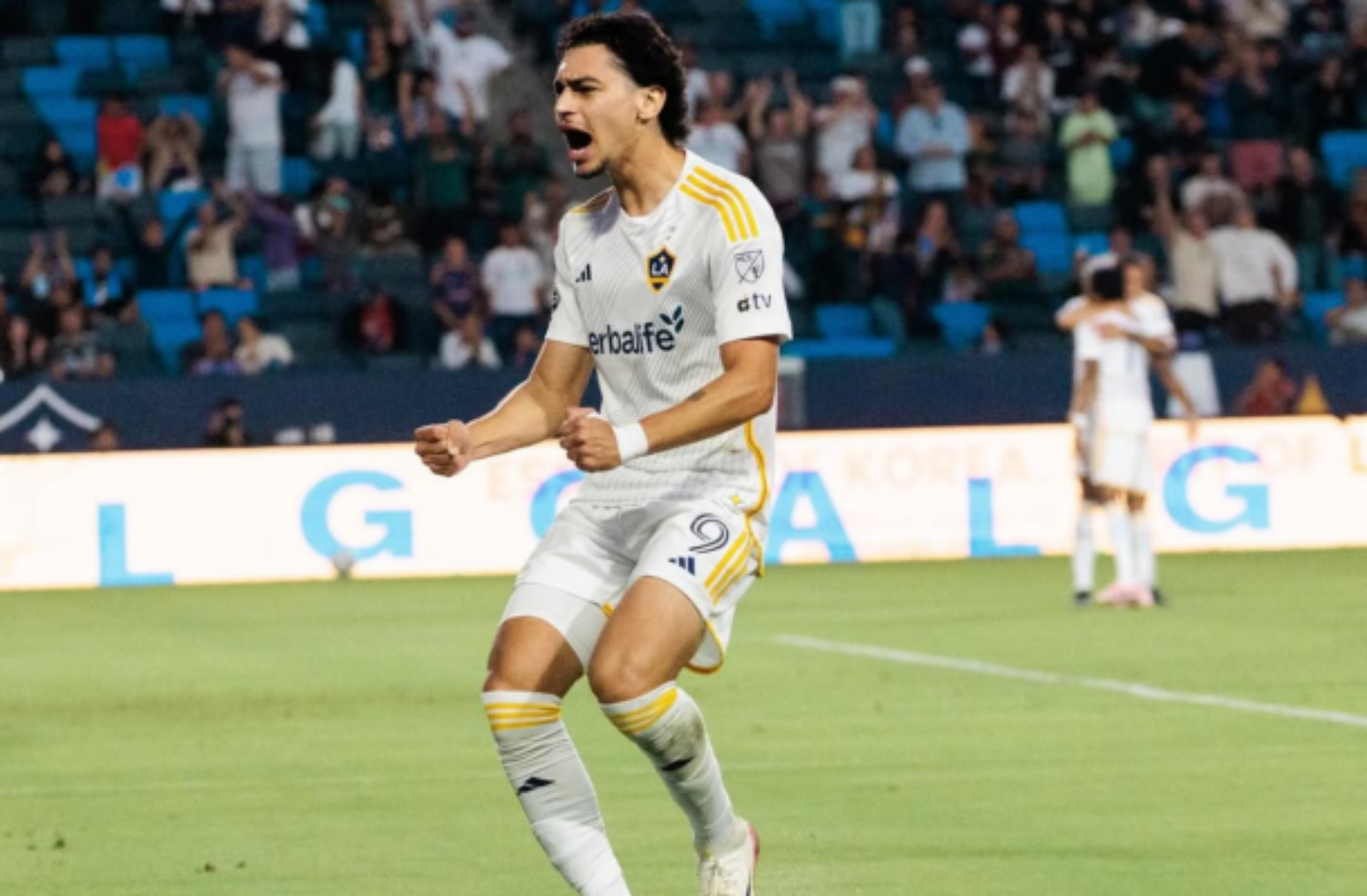 Botafogo renova empréstimo de Matheus Nascimento