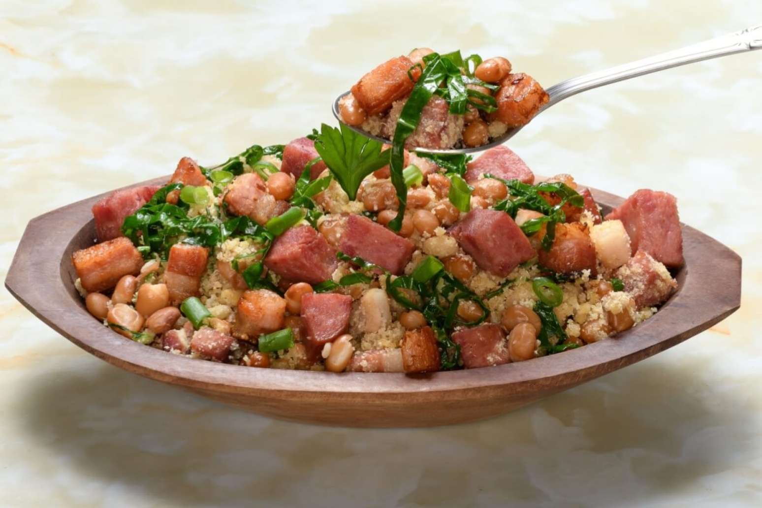 Feijão-tropeiro: aprenda a fazer o famoso prato da culinária de Minas ...