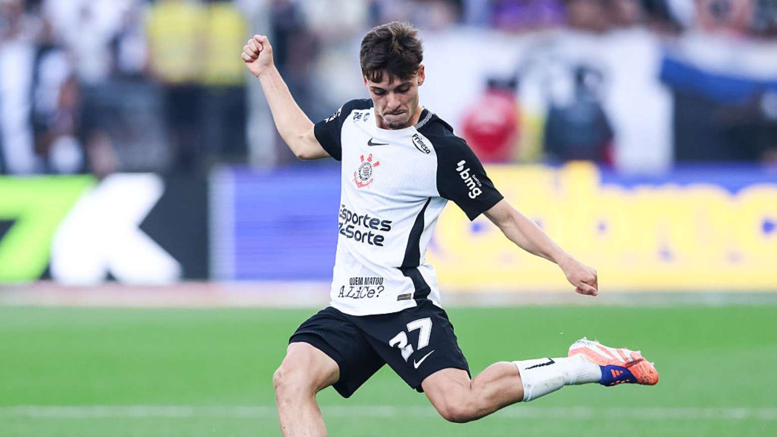 Flamengo planeja oferta milionária por Breno Bidon, do Corinthians