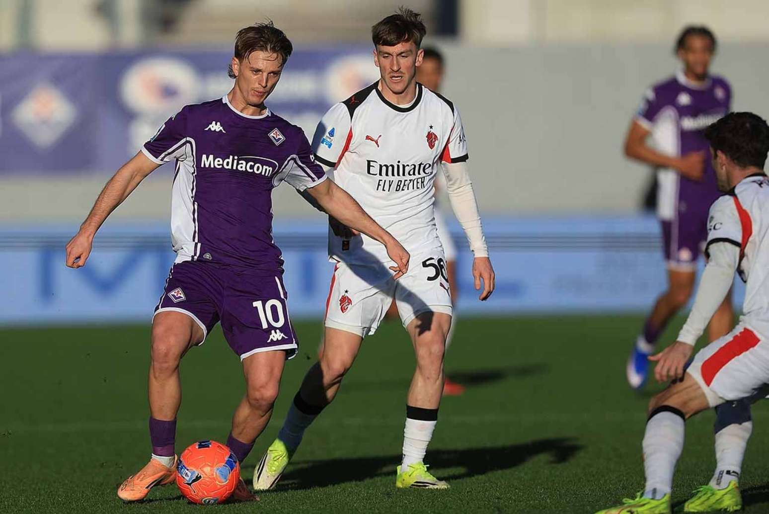 Milan empata com a Fiorentina e desperdiça chance de se aproximar da ...