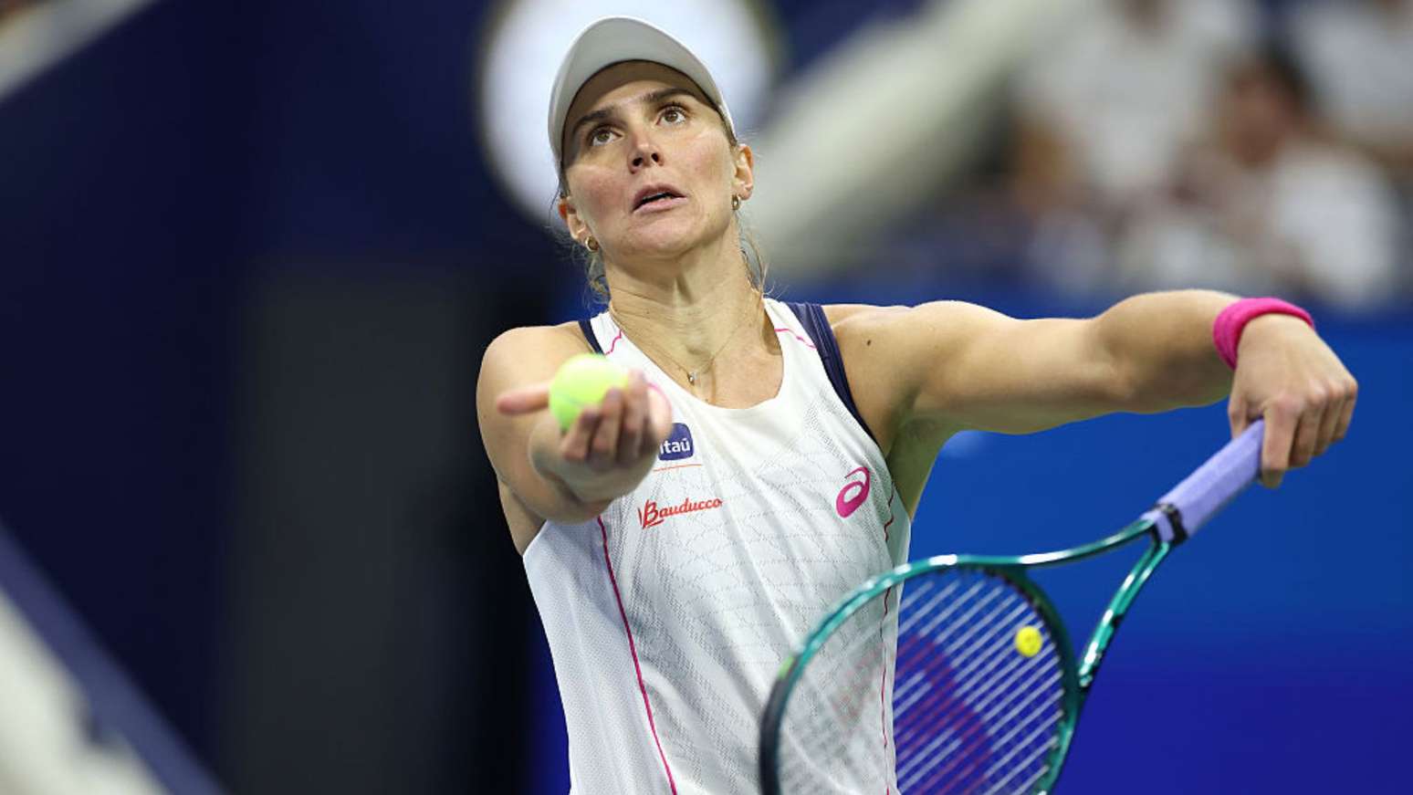 Bia Haddad sofre virada e perde na estreia em Adelaide