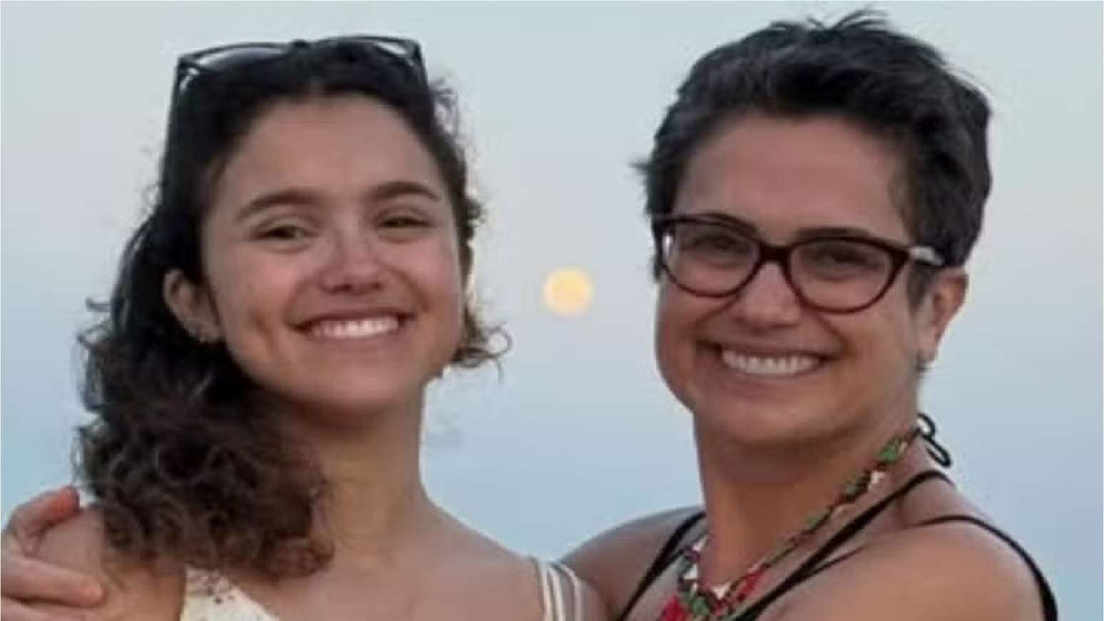 Com saudade, Sandra Annenberg se despede da filha e da nora