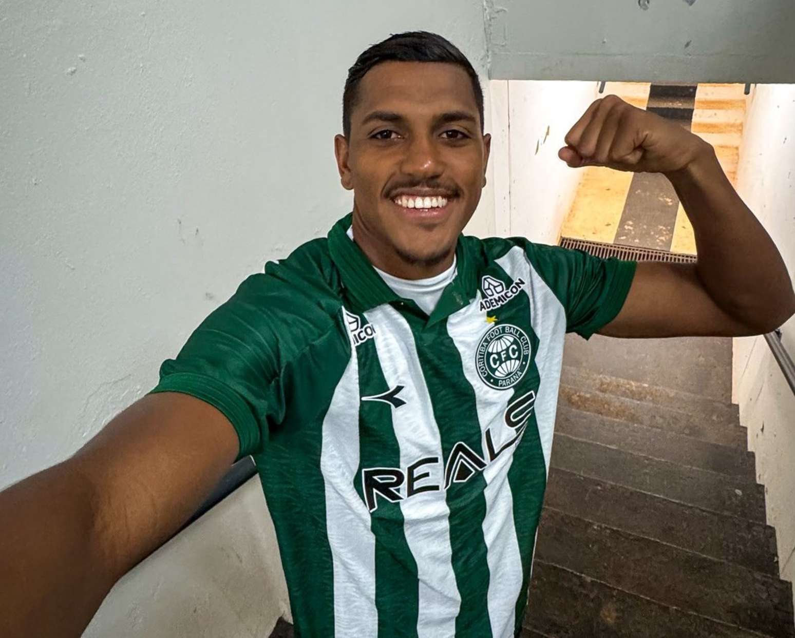 Pedro Rocha marca o gol da vitória do Coritiba e celebra: 'Muito feliz'