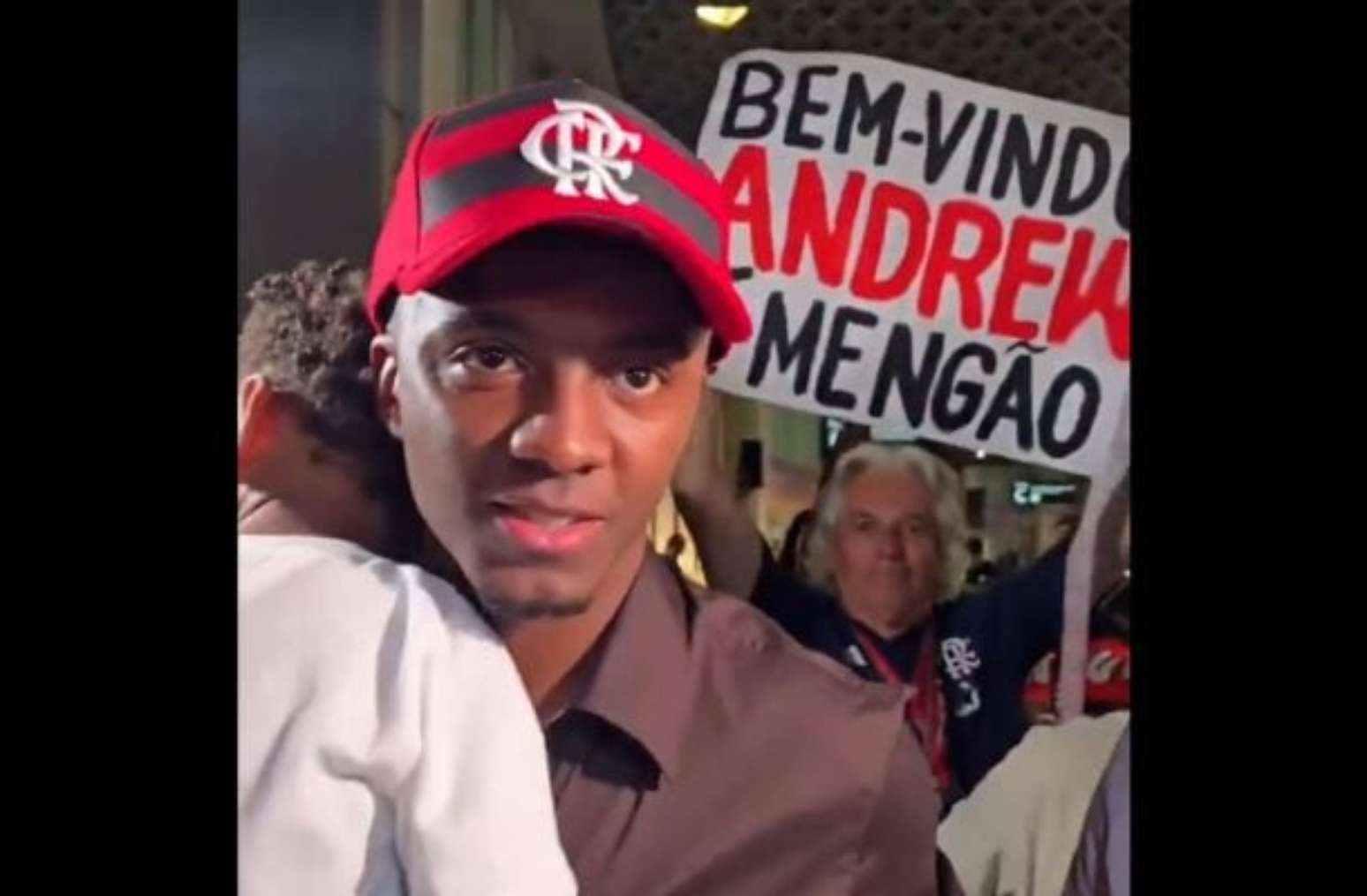 Andrew chega ao Rio, realizará exames e assinará com Flamengo