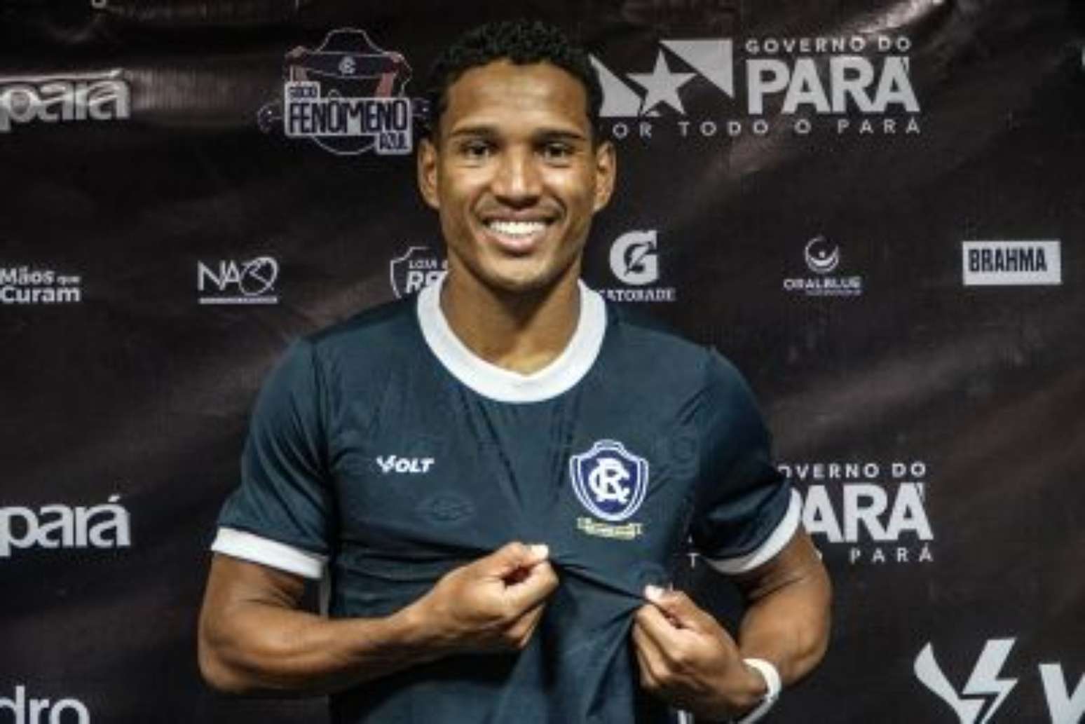 João Lucas é apresentado oficialmente pelo Remo