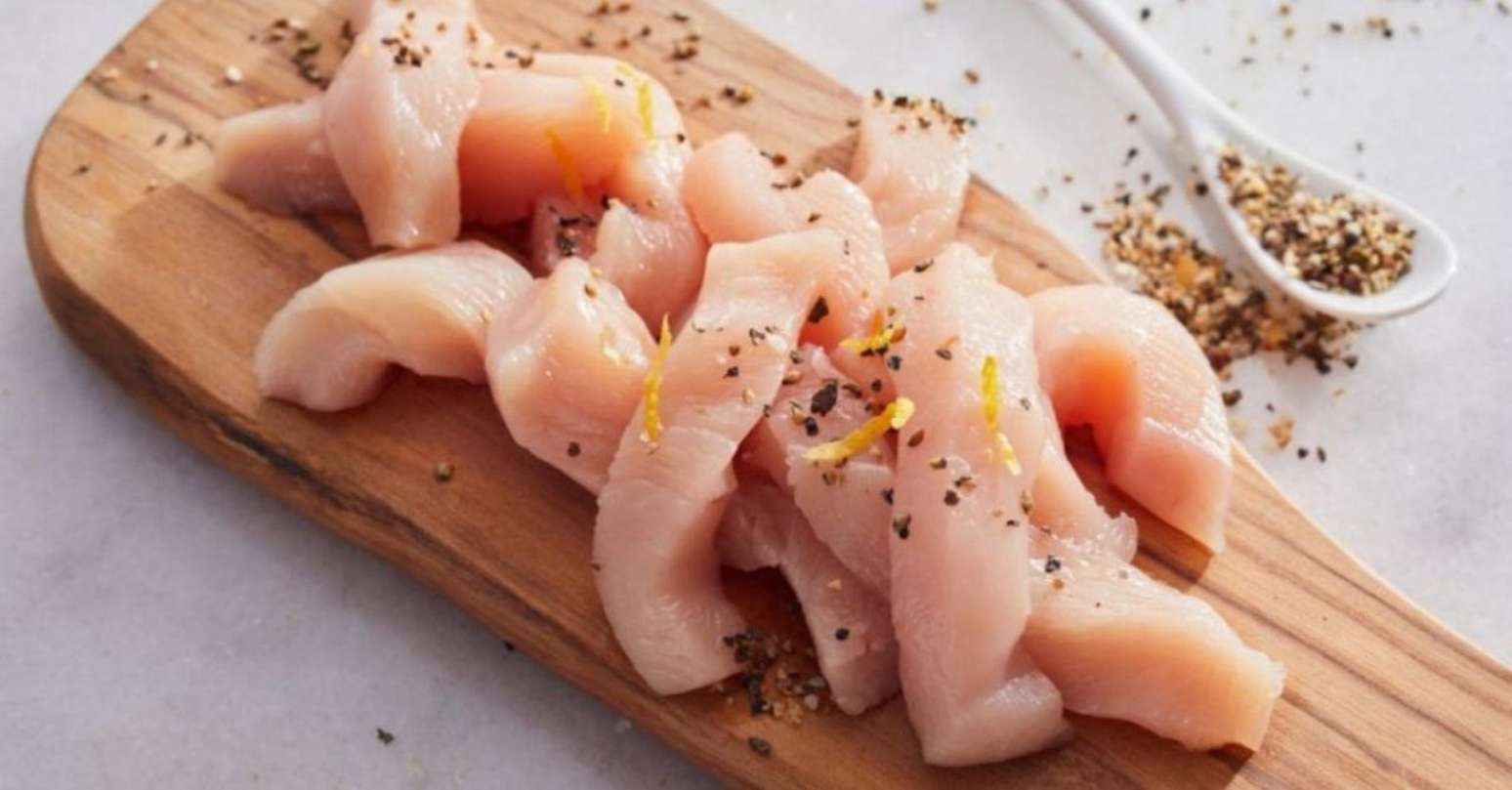 Como temperar frango sem erro: 3 combinações para cada corte