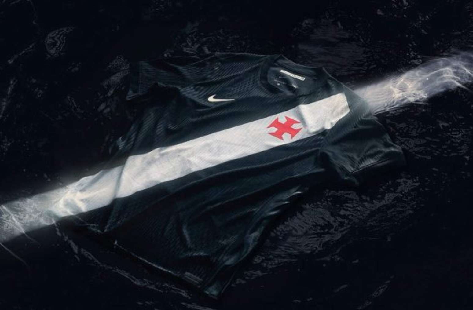 Vasco lança primeiro uniforme em parceria com a Nike