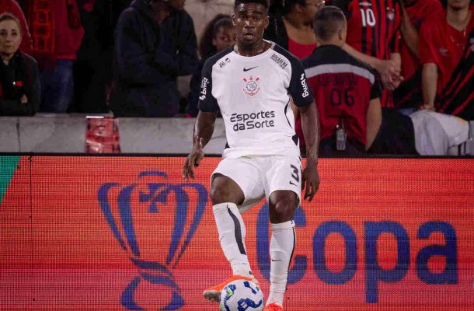 Félix Torres realiza exames médicos para assinar por empréstimo com o ...