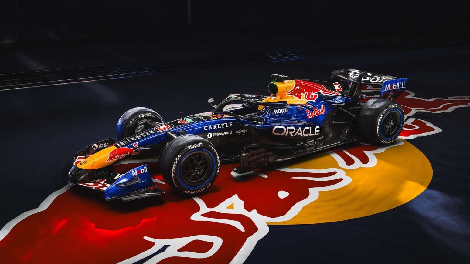 F1 2026: Red Bull revela pintura da RB22 em evento com a Ford