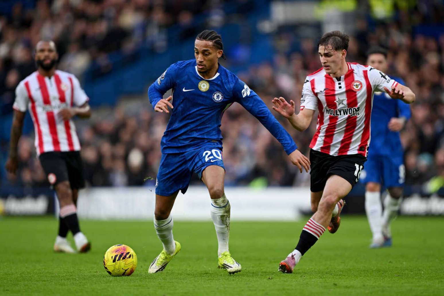 Mesmo sem Estêvão, Chelsea vence Brentford com gol brasileiro